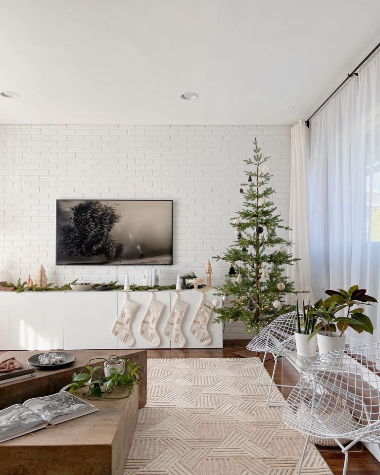 12 Minimalist Christmas Decor Ideas to Keep Things Simple