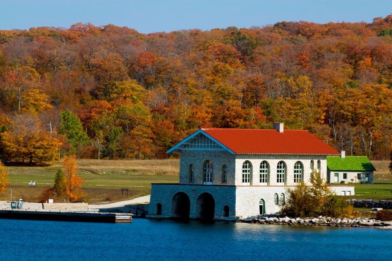 15 Affordable Small Towns for Weekend Getaways (US Version)
